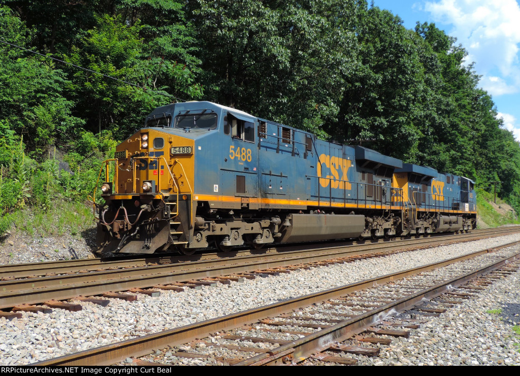CSX 5488 and 5425